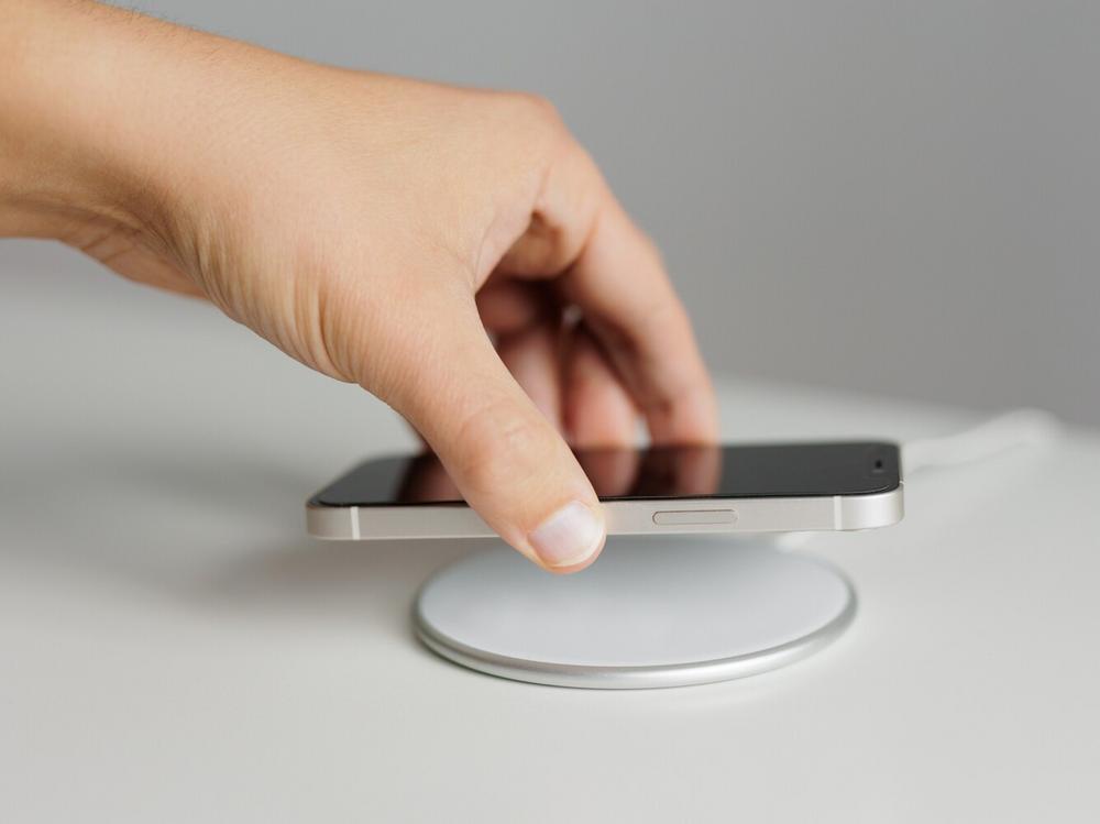 Does MagSafe Work Through Cases? A Simple Guide – The Dairy
